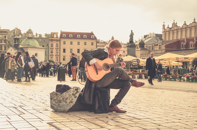 Describing a Plaza Performer - CELPIP Speaking Task 3 | IELTS Rewind